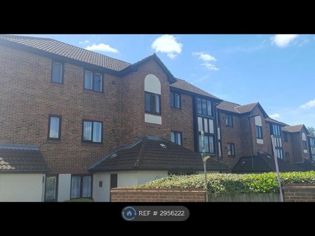 Berry Court, Hounslow TW4, 1 bed flat to rent, £1,400 pcm | PrimeLocation