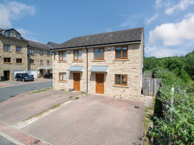Berry Close, Baildon, Shipley, West. 3 bed semi detached house to rent £1,295 pcm £299 pw