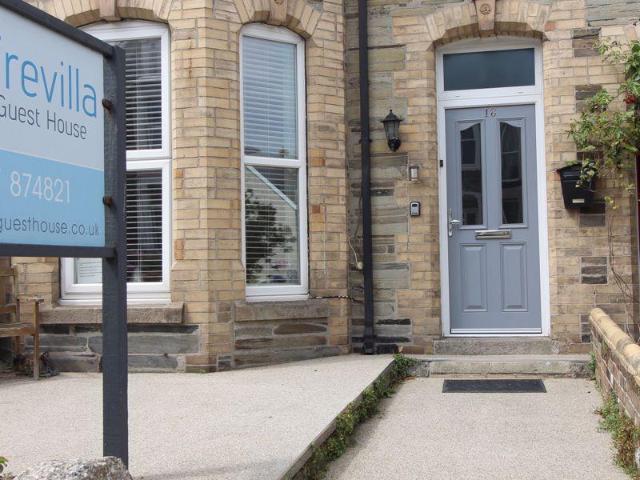 Berry Road, Newquay 5 bed house to rent £4,200 pcm £969 pw