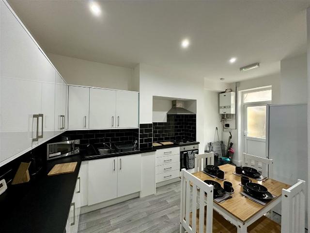 Berry Street, Burnley BB11, Room to rent, £520 pcm | PrimeLocation