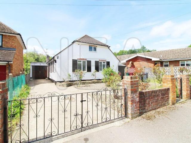 Berrylands Road, Caversham, Reading RG4, 3 bed detached bungalow to rent, £2,250 pcm | PrimeLocation