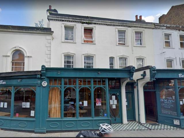 Berrylands Road, SURBITON 2 bed apartment to rent £1,850 pcm £427 pw