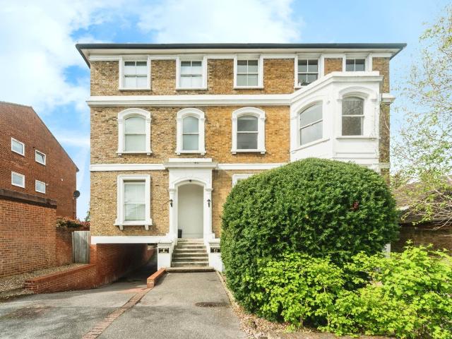 Berrylands, Surbiton KT5, Studio to rent, £1,100 pcm | PrimeLocation