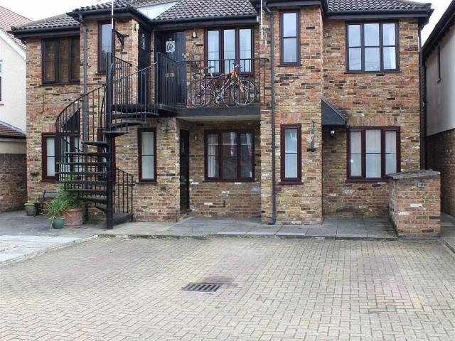 Berrys Court, Berrys Lane, Byfleet KT14, 1 bed flat to rent, £1,250 pcm | PrimeLocation