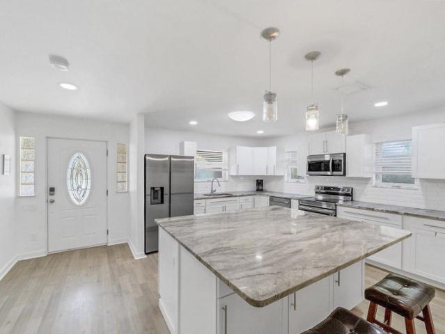 Best CoLiving in Sarasota AllInclusive Private Ro