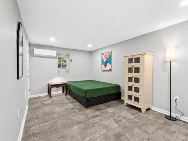 Best Value, MARTA, Fiber Wi Fi, TVs, desks, & outdoor space!