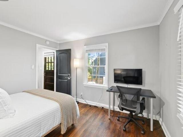 Best Value, MARTA, Fiber Wi Fi, TVs, desks, & outdoor space!