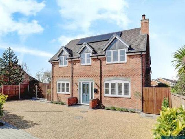Bespoke Nearly New Detached Main Street, Carlton, 5 Bedroom Detached