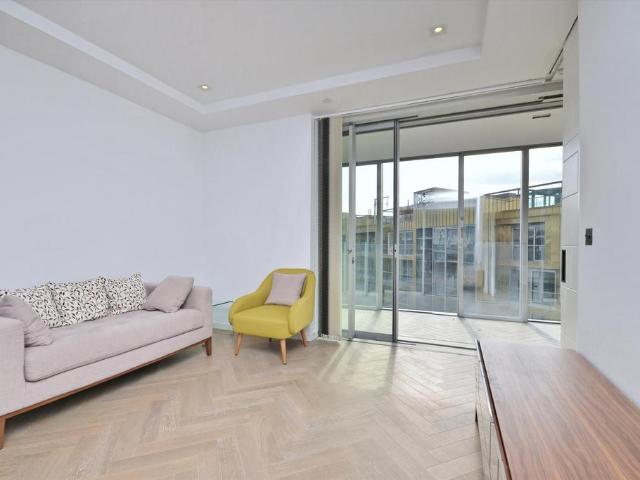 Bessborough House, Battersea Power. 2 bed flat to rent £5,500 pcm £1,269 pw