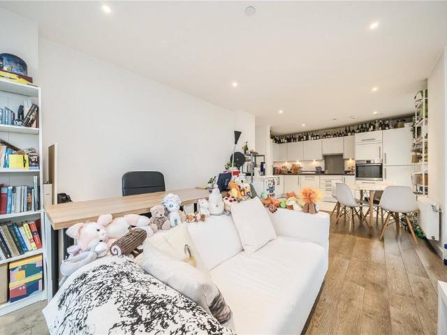 Bessemer Place, London, SE10 2 bed apartment to rent £2,600 pcm £600 pw