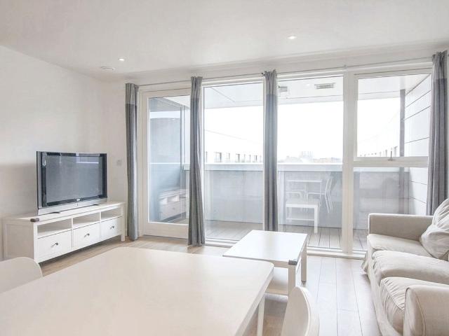 Bessemer Place, London SE10, 2 bed flat to rent, £2,400 pcm | PrimeLocation