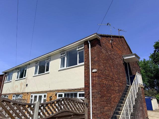 Beta Road, Farnborough GU14, 2 bed maisonette to rent, £1,500 pcm | PrimeLocation