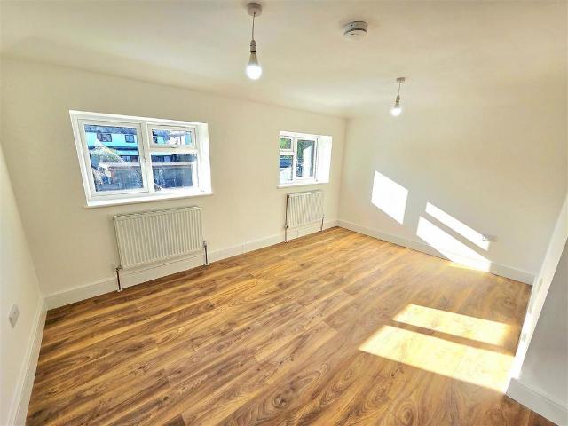 Betham Road, Greenford 1 bed apartment to rent £1,595 pcm £368 pw