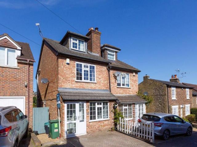 Bethel Road, Sevenoaks TN13 3UE 3 bed semi detached house to rent £2,450 pcm £565 pw
