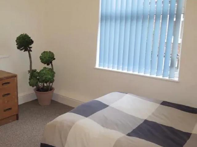 Bethel United Church of Jesus Christ, 393 Claremont Road, Manchester, M14 5XG, United Kingdom | 3 bed townhouse for rent #167599516 | Rentberry
