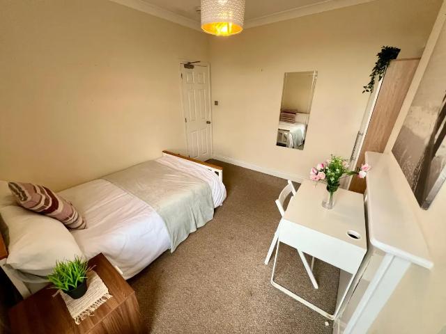 Bethnal Green E2, Room to rent, £900 pcm | PrimeLocation