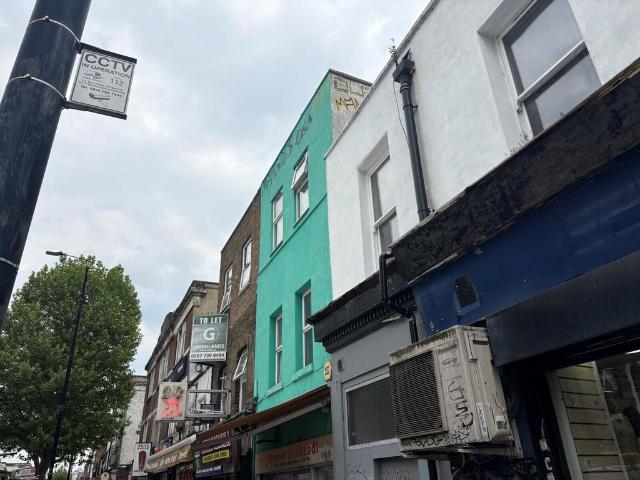 Bethnal Green Road, London, E2 1 bed apartment to rent £1,800 pcm £415 pw