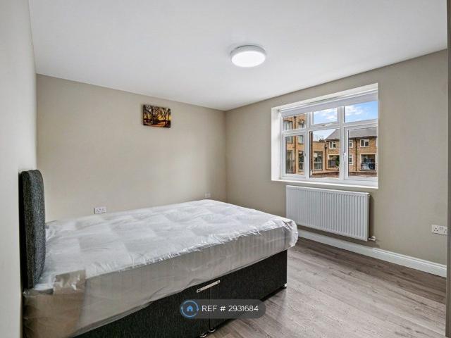 Bethnal Green Road, London E2, 2 bed flat to rent, £2,150 pcm | PrimeLocation
