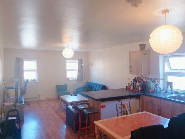 Bethnal Green Road, London E2, 3 bed flat to rent, £2,800 pcm | PrimeLocation