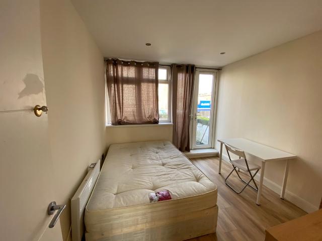 Bethnal Green Road, London E2, 4 bed maisonette to rent, £3,975 pcm | PrimeLocation