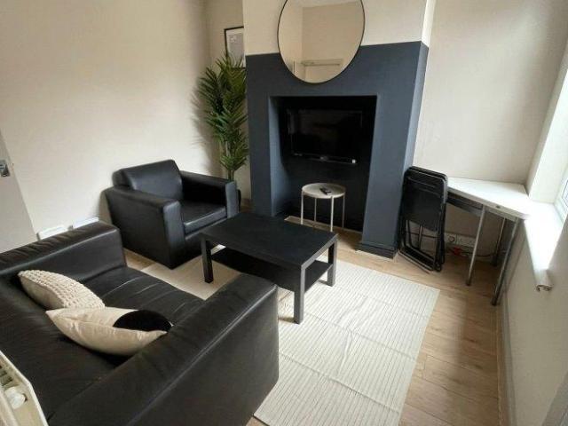 Bethnal Green 3 bed house share to rent £1,494 pcm £345 pw