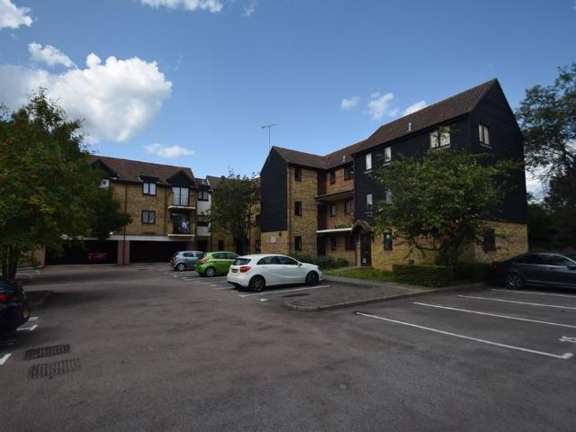 Betjeman Court, Bentinck Road, West Drayton UB7, 1 bed flat to rent, £1,250 pcm | PrimeLocation