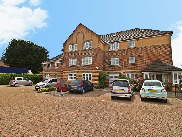 Betjeman Court, Cockfosters EN4, 2 bed flat to rent, £1,500 pcm | PrimeLocation