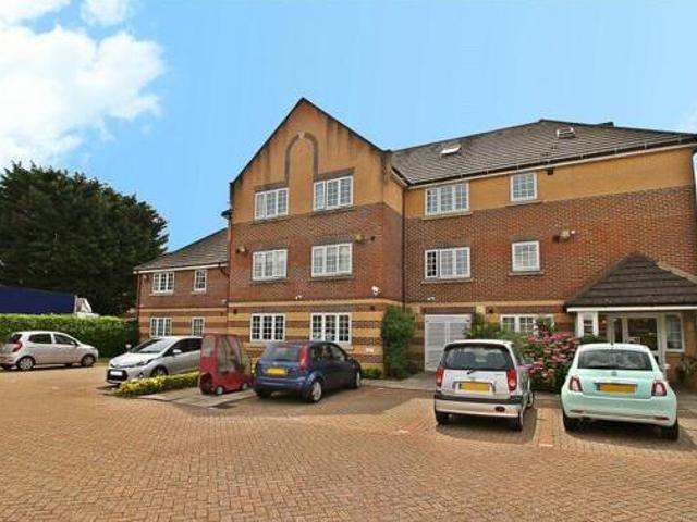 Betjeman Court, Cockfosters Road, 2 Bedroom Retirement