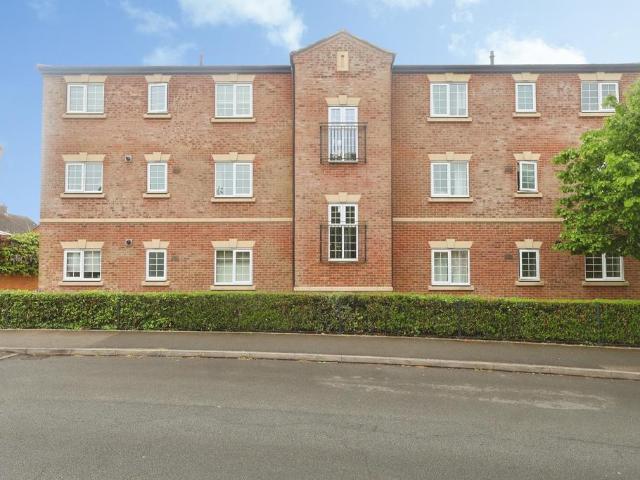 Betjeman Road, Trinity Mead. 2 bed flat to rent £1,050 pcm £242 pw