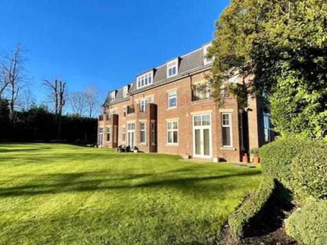 Beulah Court, 47 Beech Hill, London, EN4 0HD, United Kingdom | 3 bed apartment for rent #138312690 | Rentberry