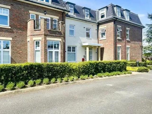 Beulah Court, 47 Beech Hill, London, EN4 0HD, United Kingdom | 3 bed apartment for rent #139067608 | Rentberry
