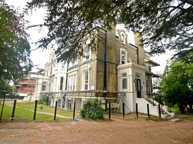 Beulah Hill, London, SE19 2 bed apartment to rent £1,650 pcm £381 pw