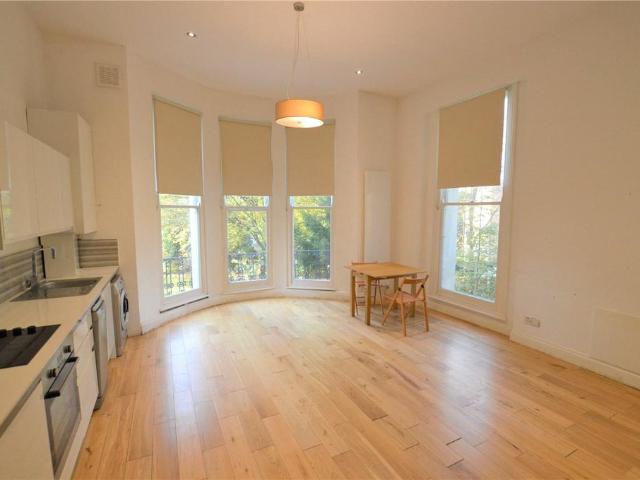 Beulah Hill, London, SE19 2 bed apartment to rent £1,700 pcm £392 pw