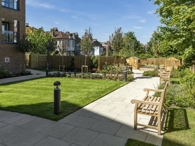 Beulah Hill, London SE19, 2 bed flat to rent, £2,750 pcm | PrimeLocation