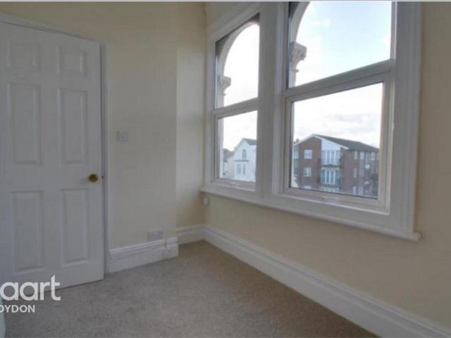 Beulah Road, THORNTON HEATH 2 bed flat to rent £1,325 pcm £306 pw