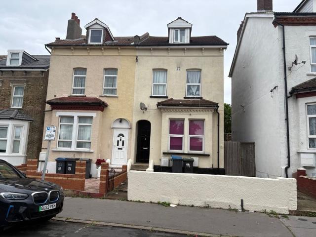Beulah Road, Thornton Heath CR7, 2 bed flat to rent, £1,500 pcm | PrimeLocation