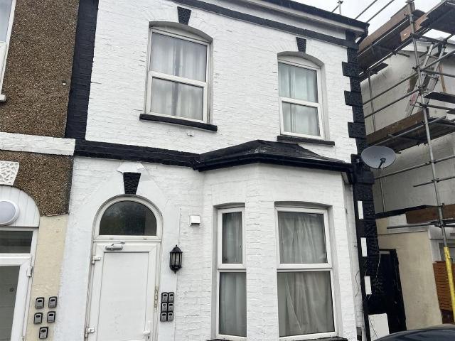 Beulah Road, Thornton Heath CR7, Studio to rent, £850 pcm | PrimeLocation