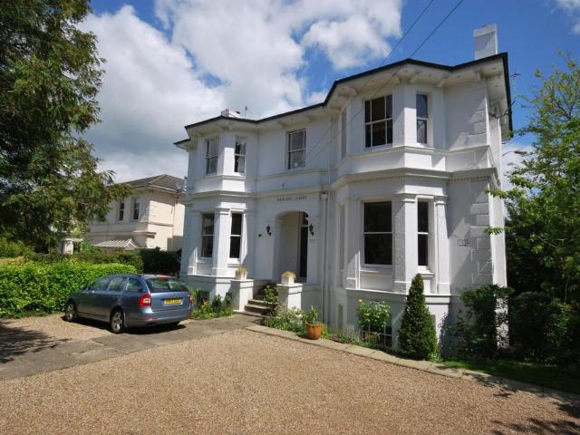 Beulah Road, Tunbridge Wells 2 bed flat to rent £1,595 pcm £368 pw