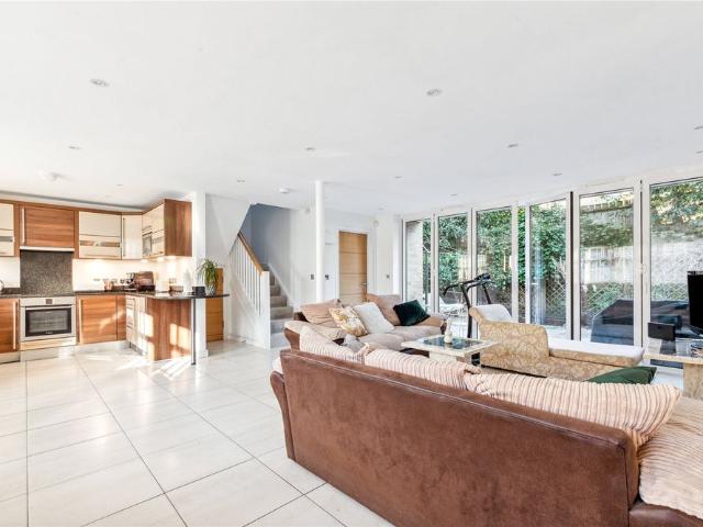 Bevan Mews, Askew Road, W12, London