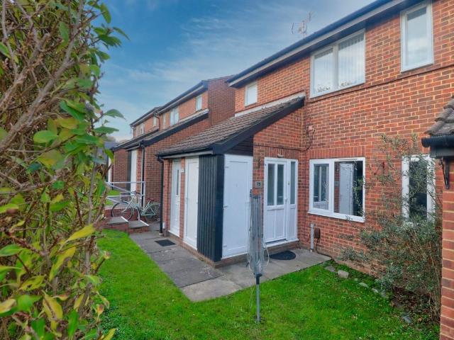 Bevelwood Gardens, High Wycombe, Buckinghamshire HP12, Studio to rent, £950 pcm | PrimeLocation