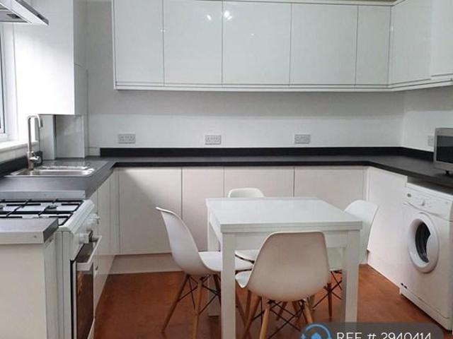 Bevendean Crescent, Brighton, BN2 4 bed terraced house to rent £2,300 pcm £531 pw