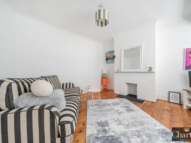 Bevendean Crescent, East Sussex BN2 3 bed semi detached house to rent £1,850 pcm £427 pw