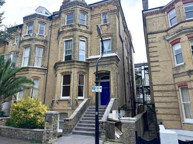 Beverly Court, Hove BN3, 2 bed flat to rent, £1,650 pcm | PrimeLocation