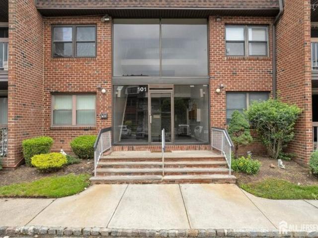 Beverly Hill Ter, Middlesex, Condo For Sale