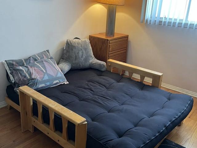 Beverly Hills Adj. Bedroom & Pvt. Bath