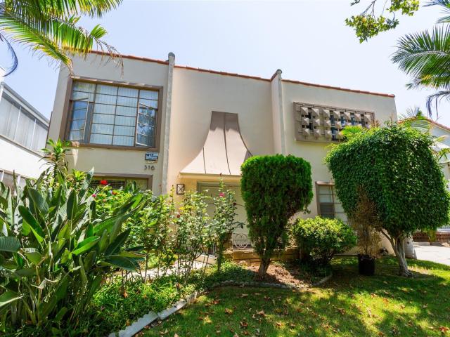 Beverly Hills Charmer!