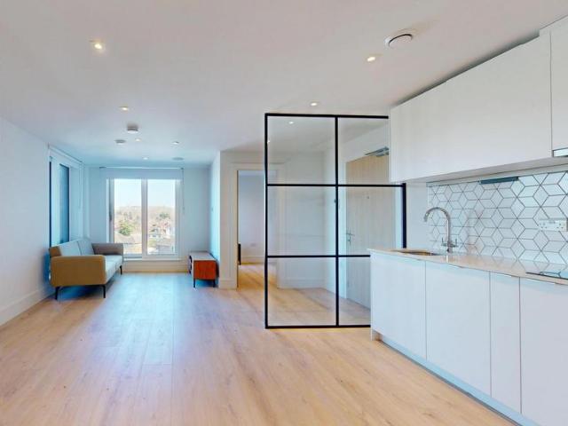 Beverley Way 1 bed flat to rent £1,775 pcm £410 pw