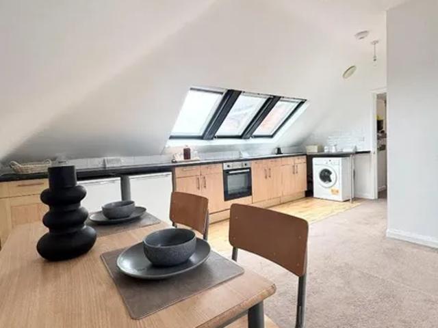 Beverley Way, London, KT3 4LF, United Kingdom | 4 bed apartment for rent #166636955 | Rentberry
