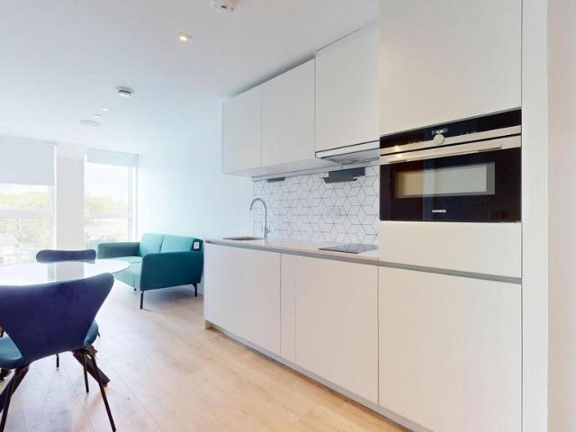 Beverley Way, London SW20 1 bed apartment to rent £1,650 pcm £381 pw
