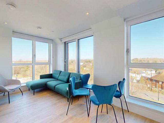 Beverley Way, London SW20 2 bed apartment to rent £2,185 pcm £504 pw
